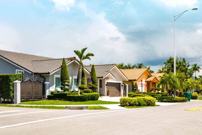 15 HONEST Pros and Cons to Living in Miami FL (Moving Tips!) - Florida ...
